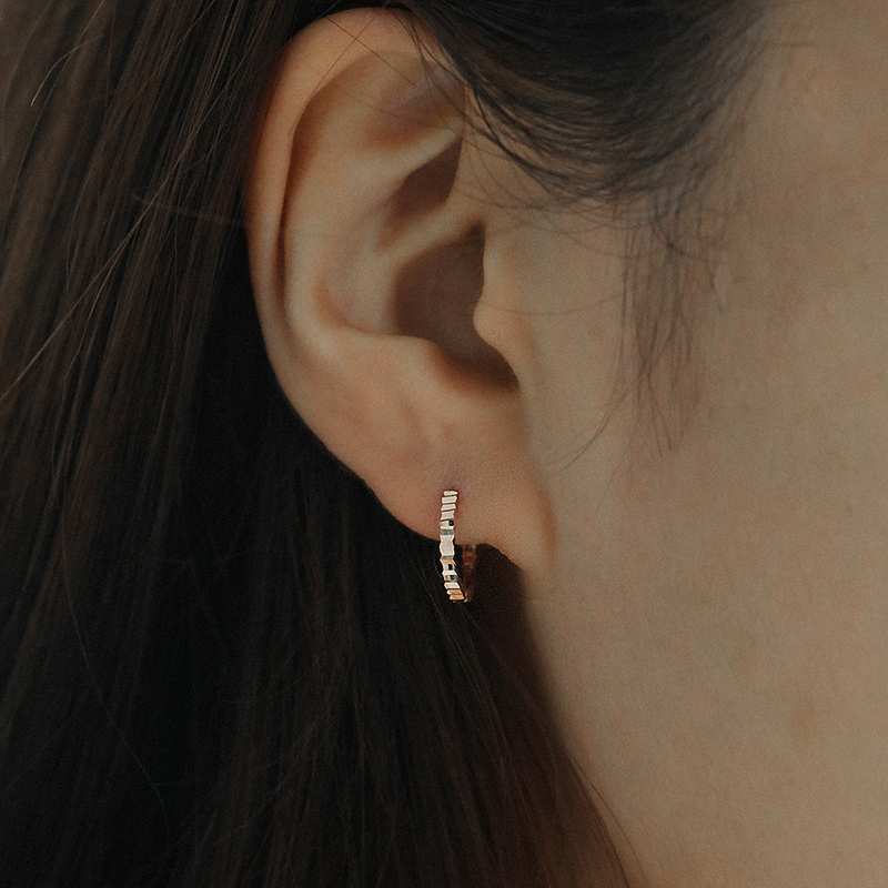 14K/18K mini volume cutting one touch earring | 298,000원 | 아몬즈 주얼리